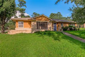 2001 Avenue Q, Huntsville, TX 77340 - HAR.com