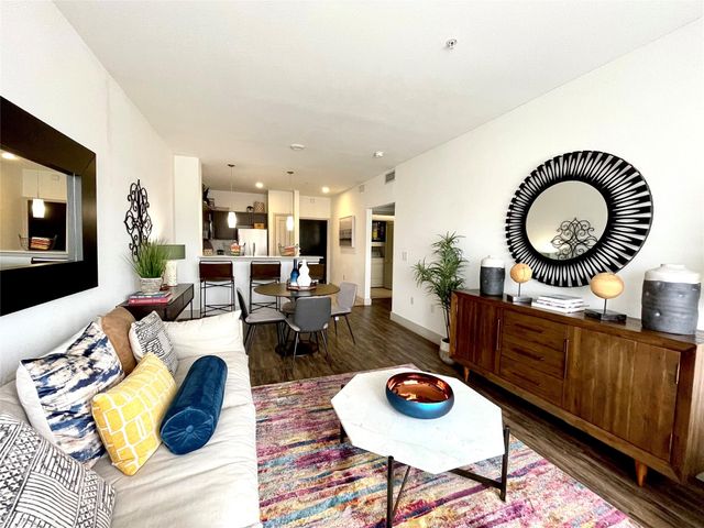 2222 Smith St #204, Houston, TX 77002 - HAR.com