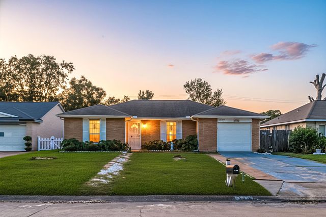 10927 Sharpview Dr, Houston, TX 77072 - HAR.com
