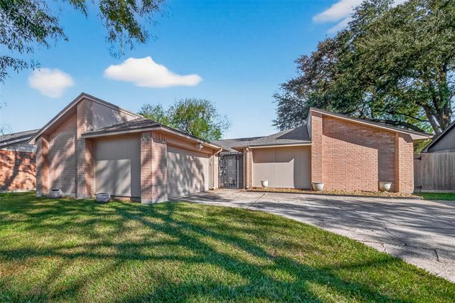 17043 Coachmaker Dr, Friendswood, TX 77546 - HAR.com