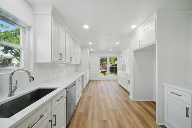 9711 Derrik Dr, Houston, TX 77080 - HAR.com